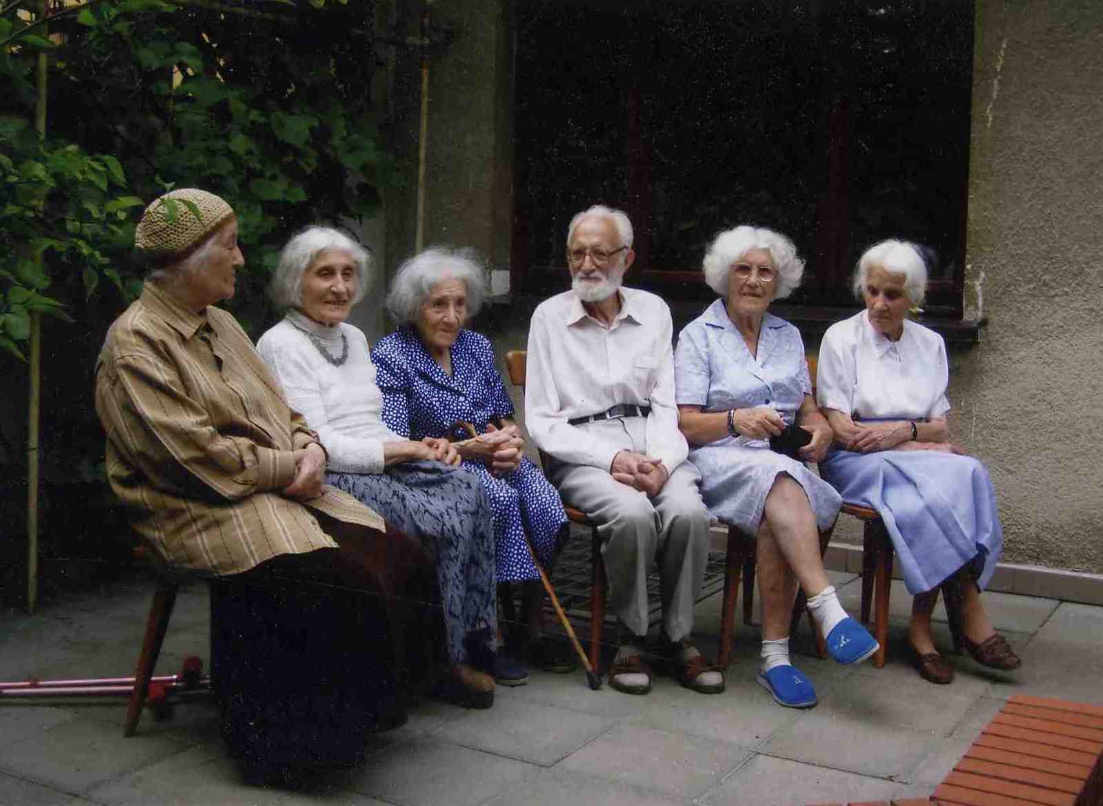 Uroczystość osiemdziesięciolecia Jadigi,Od lewej;Wisna Lipszyc, Maria ...