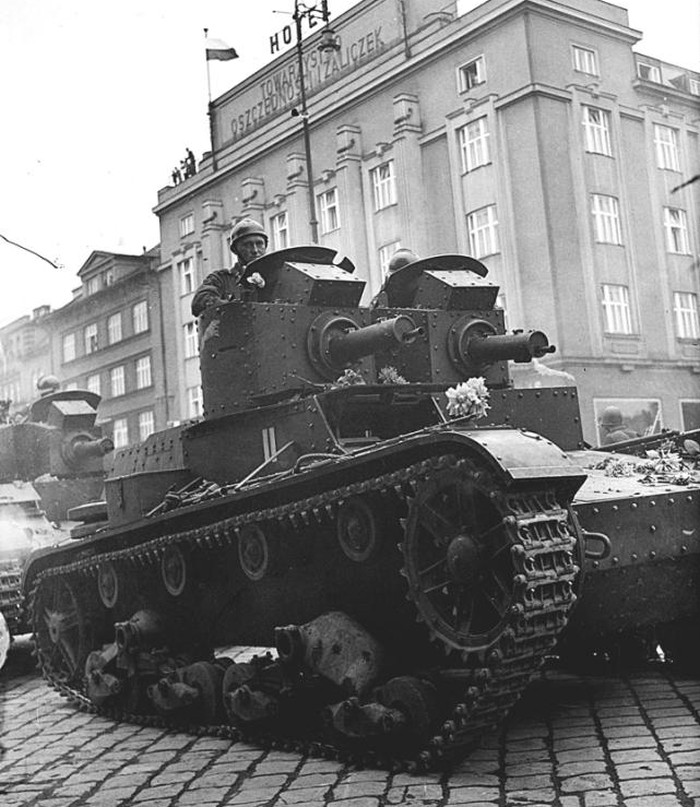 Czołg lekki 7TP – konstrukcja swoich czasów | HISTORIA.org.pl ...