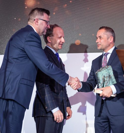 Od lewej- dyrektor MHP Robert Kostro, prof. Andrzej Szczerski ...